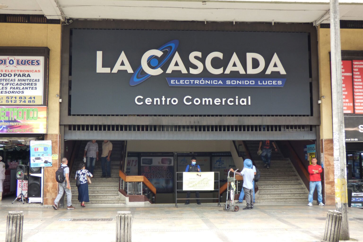 Contacto – Centro Comercial La Cascada